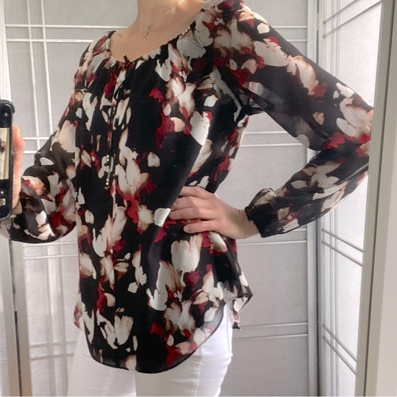 White House Black Market | Tops | Whbm Size 6 Blouse | Poshmark